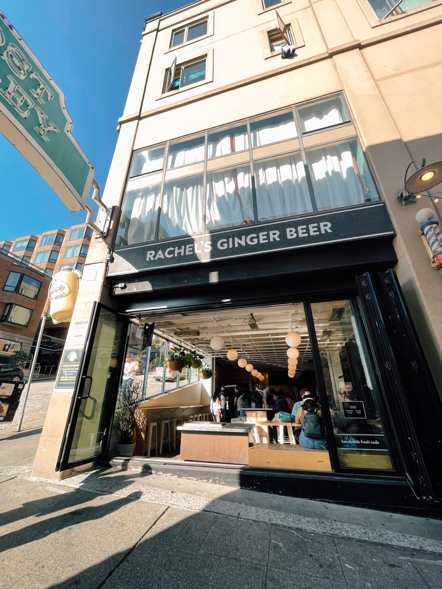 A First Timer's Travel Guide to Visiting Seattle · Le Travel Style